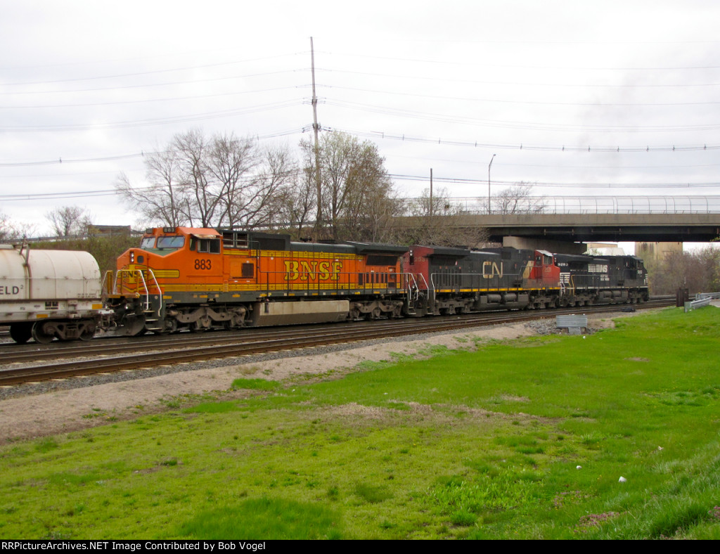BNSF 883 and CN 2531